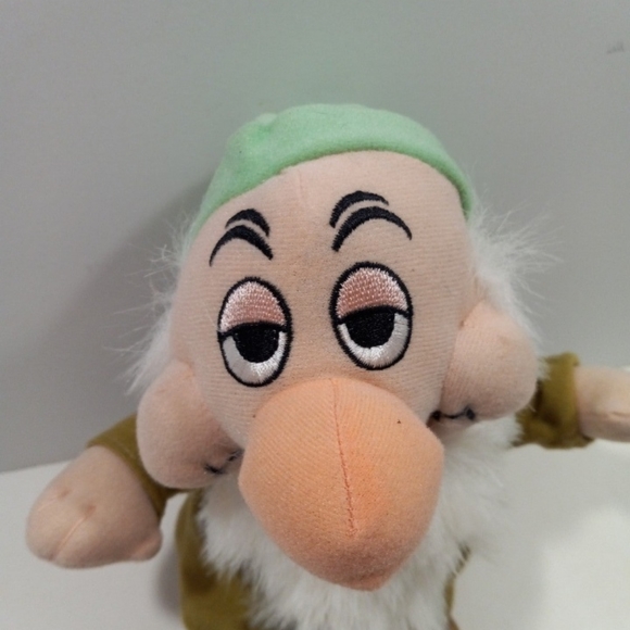 Disney | Toys | Walt Disneys Snow White The Seven Dwarfs Sleepy Plush ...